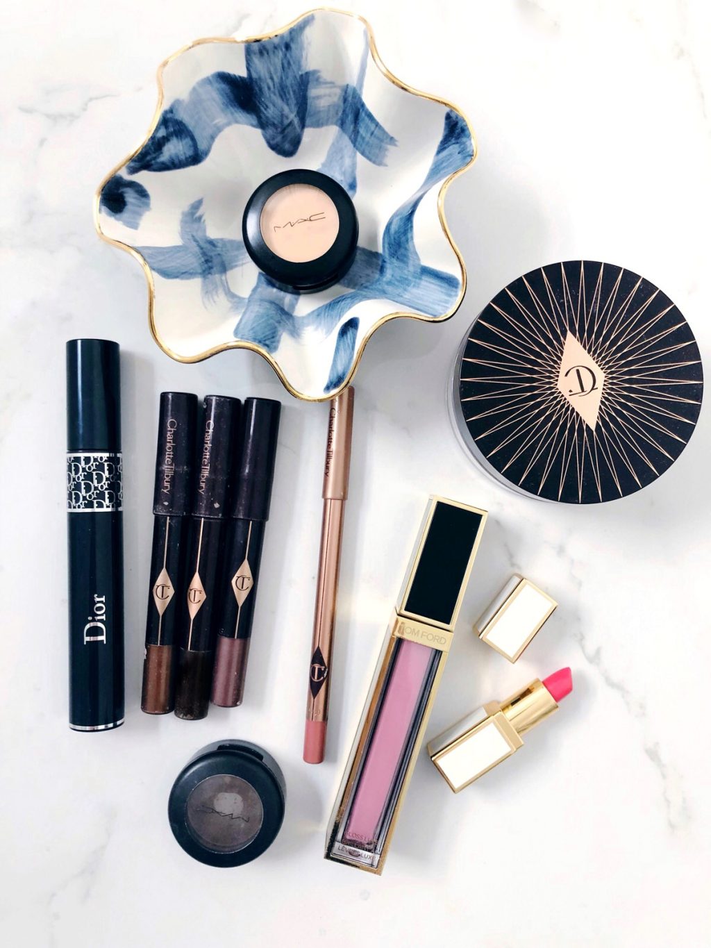 DIY Painted Wavy Bowls - Veronika's Blushing