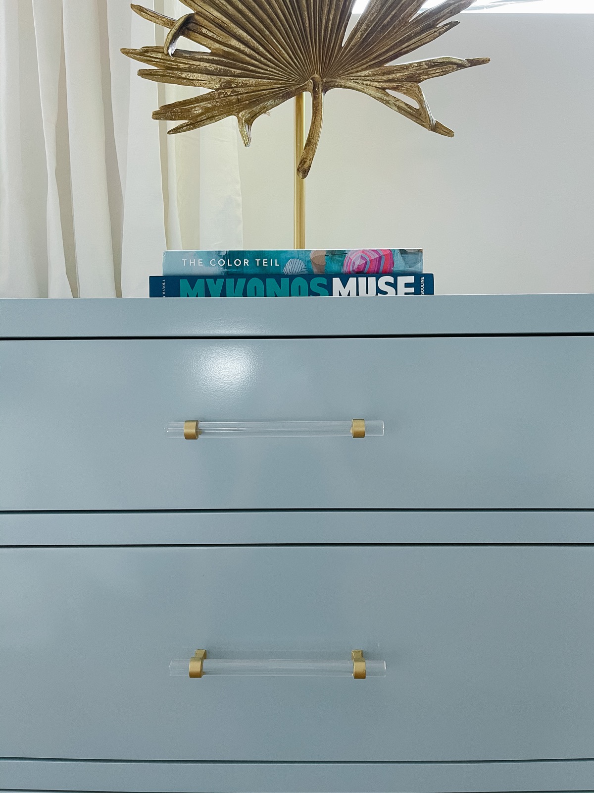 Lucite Hardware in Our Home - Veronika's Blushing